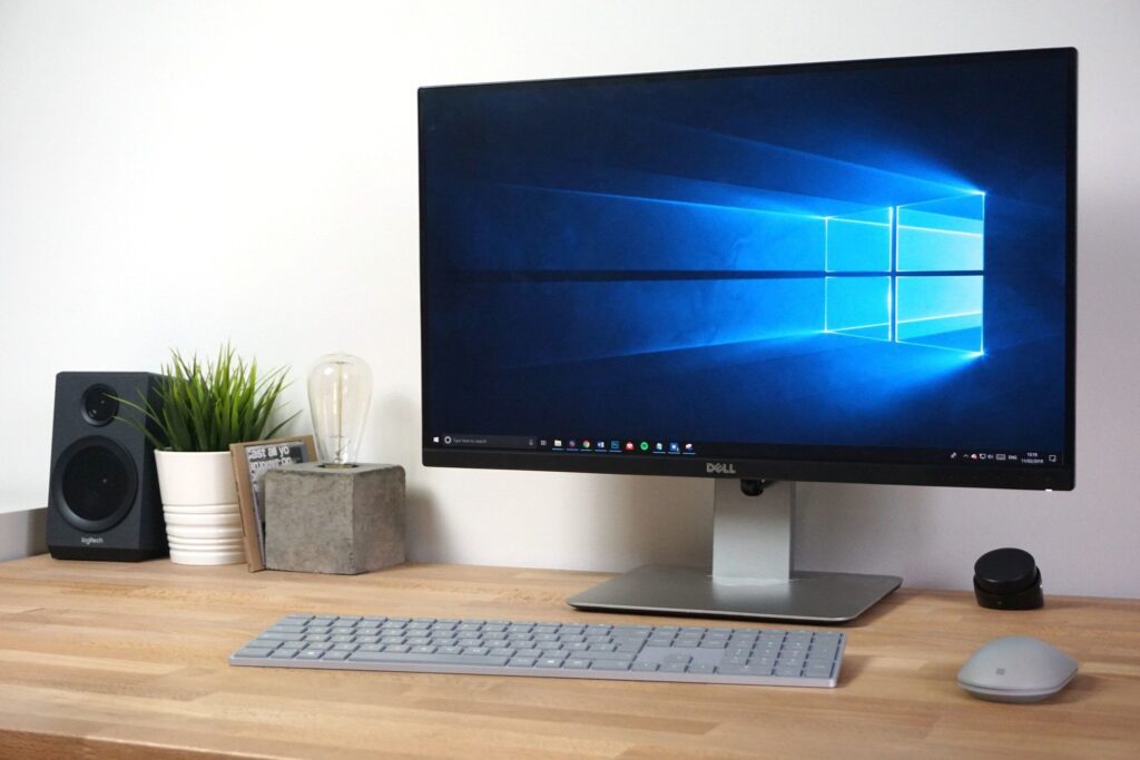 How to Choose the Perfect Desktop Rental for Your Business - RentoCart 2025